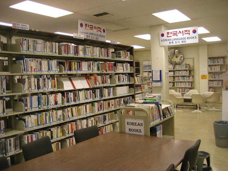 Library Tour: McCully-Moiliili Public Library - Hawaii Book Blog